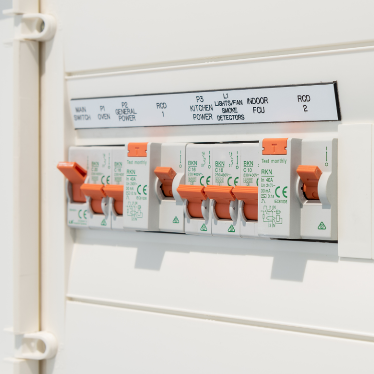 Disjoncteur et fusible : quelles différences et comment les choisir ...